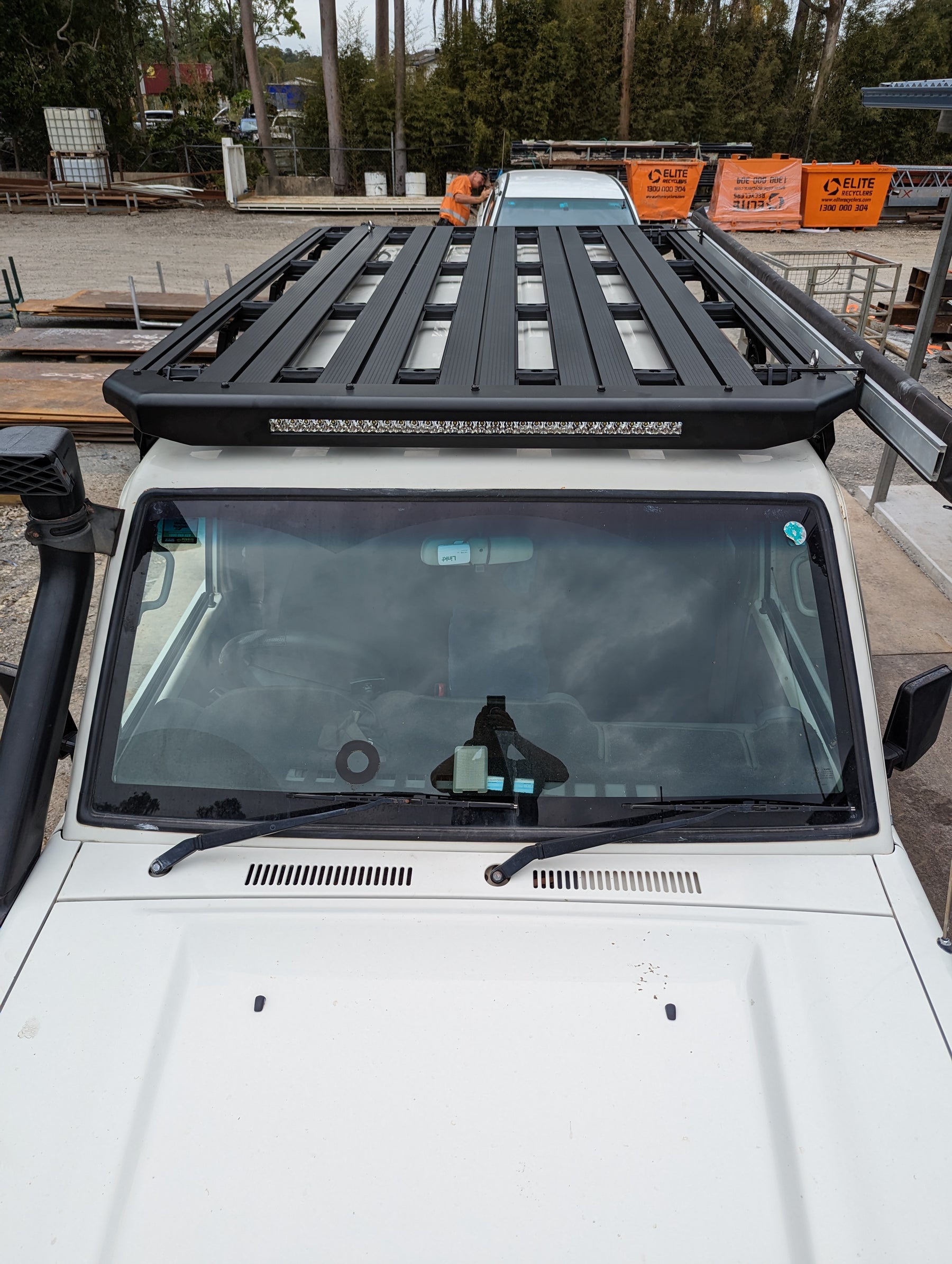 TOYOTA LAND CRUISER LC76 ROOF PLATFORM WITH INTEGRATED LIGHT BAR ...